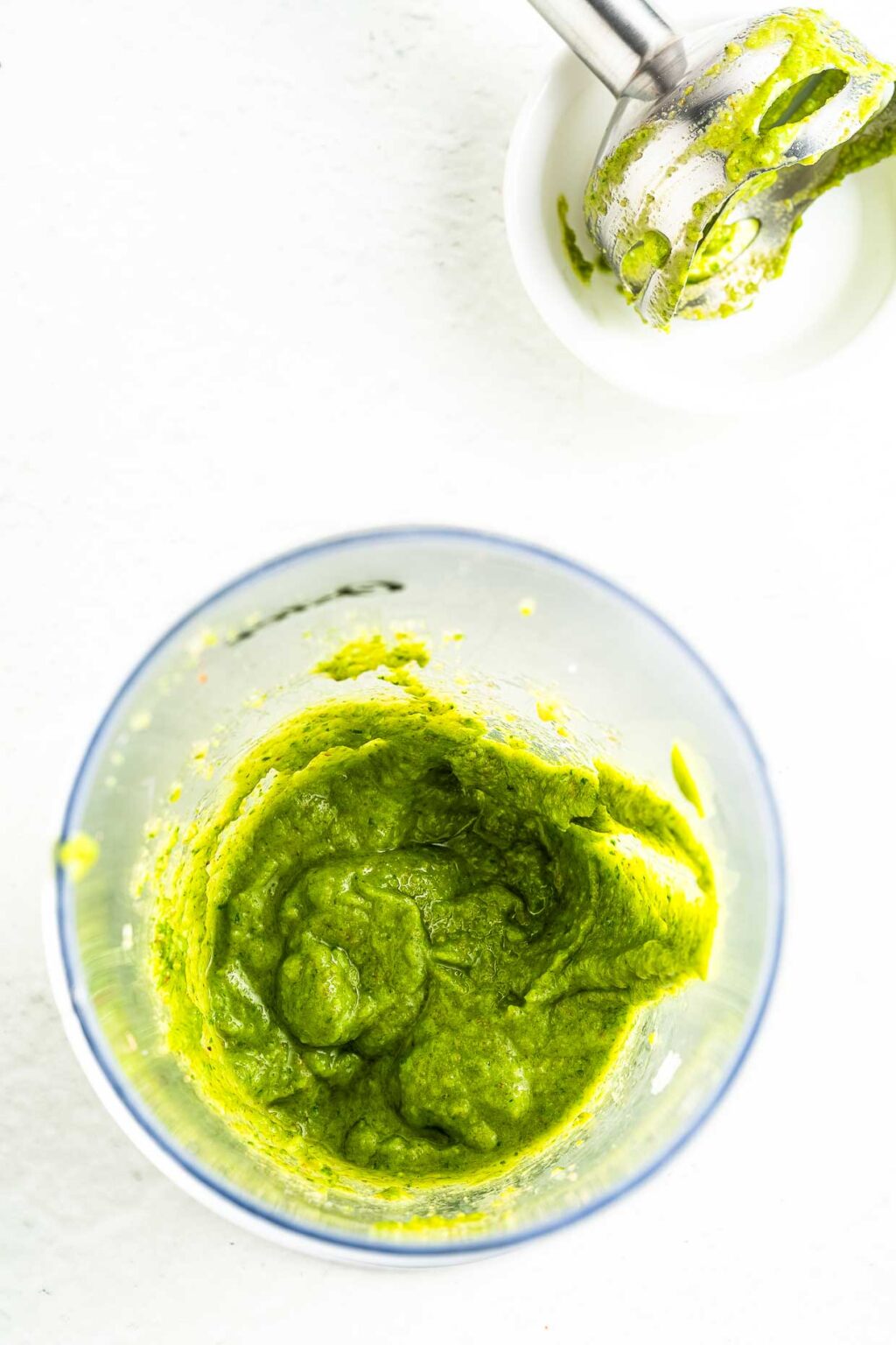 20-Minute Grilled Basil Pesto Chicken with Charred Tomatoes and Avocado ...